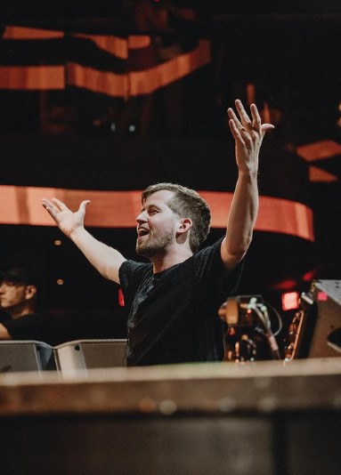 Alan Walker Performs Unmasked For The First Time | Pulse.